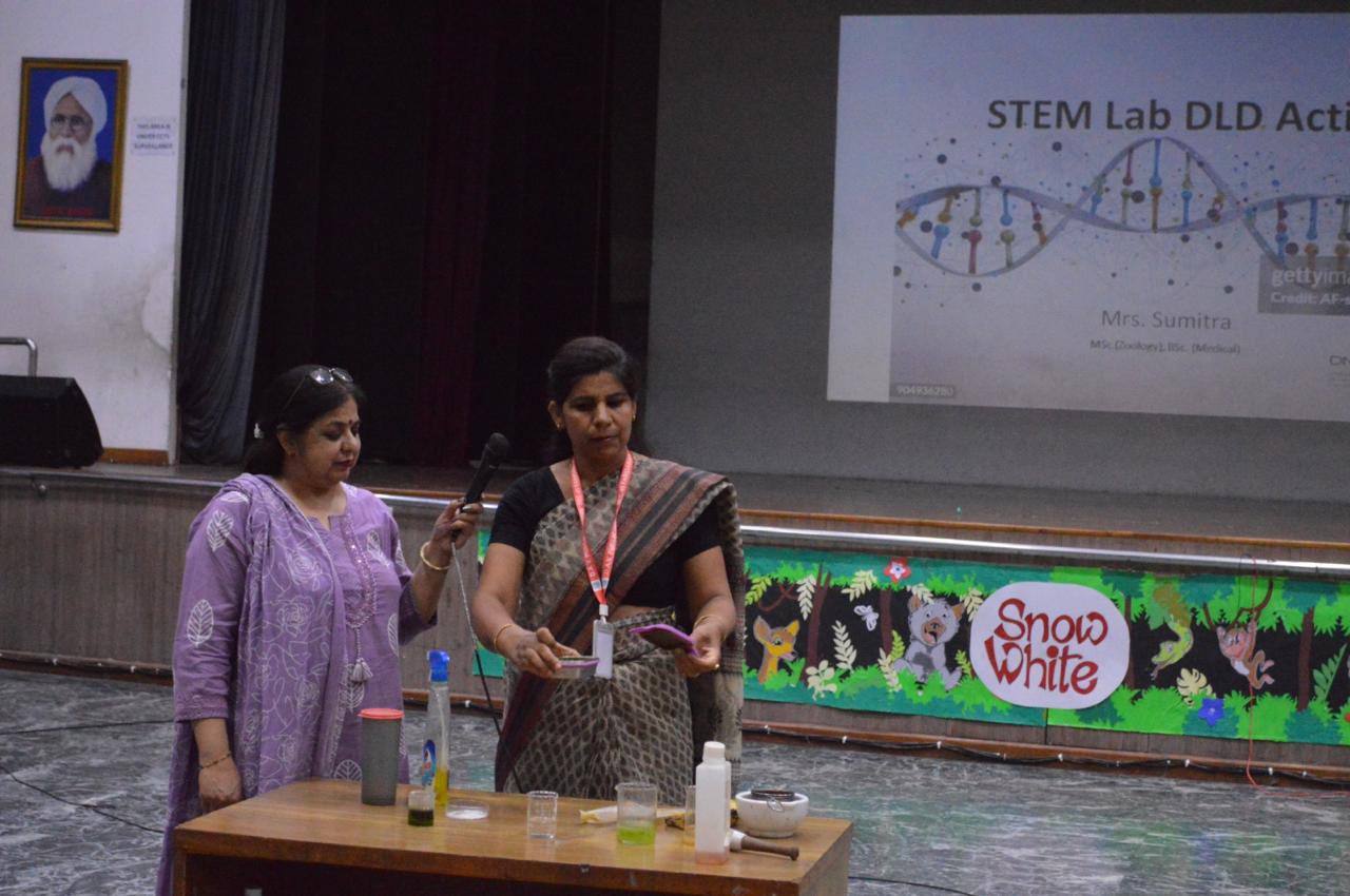 DAV Sec-49 Hosts STEM DLD Workshop for Secondary Science Teachers