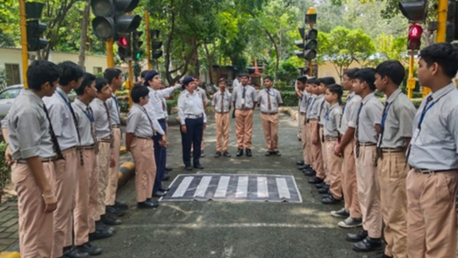 Delhi Traffic Police Launches Road Safety Awareness Drive: Students ...