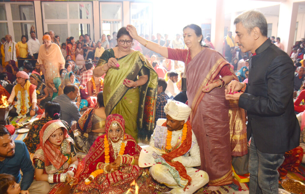 Sai Dham hosts Mass Wedding Ceremony, 25 couples begin new journey Sai ...